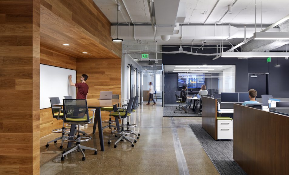 Distributed Workforce: 7 Ways to Personalize Hybrid Work Environments