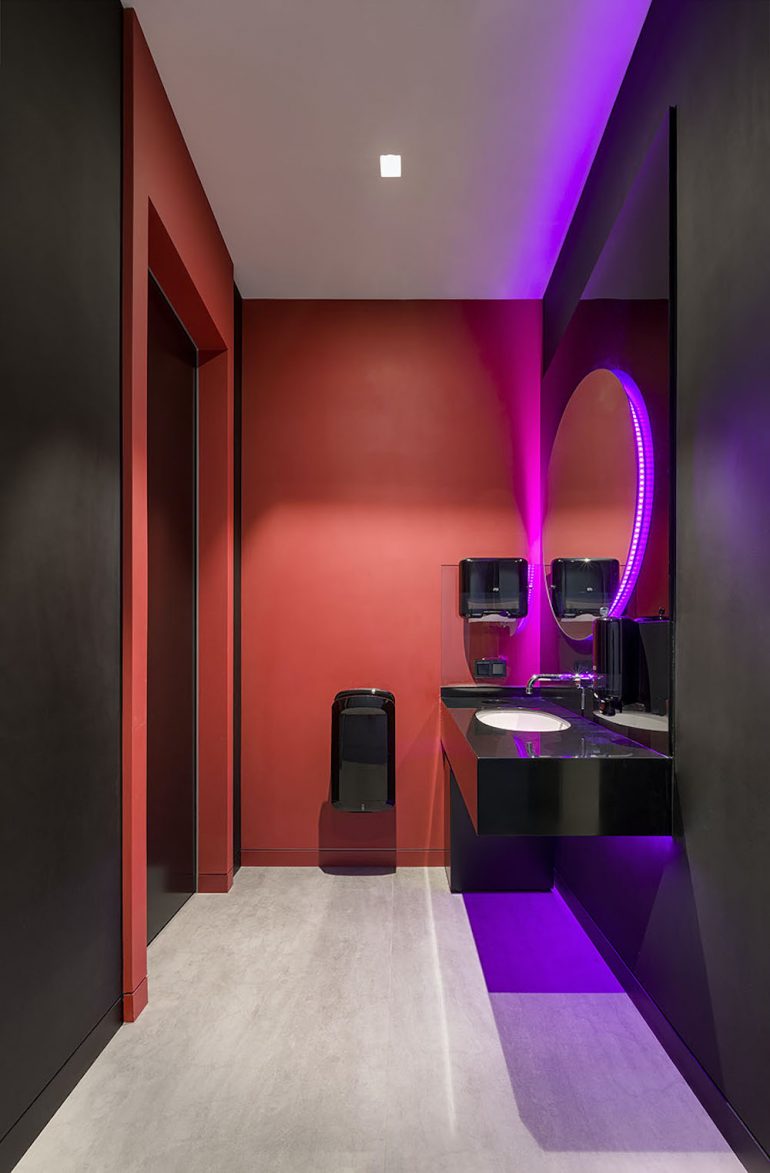 AB Games By Bolshakova Interiors: A Sophisticated and Colorful Kyiv HQ