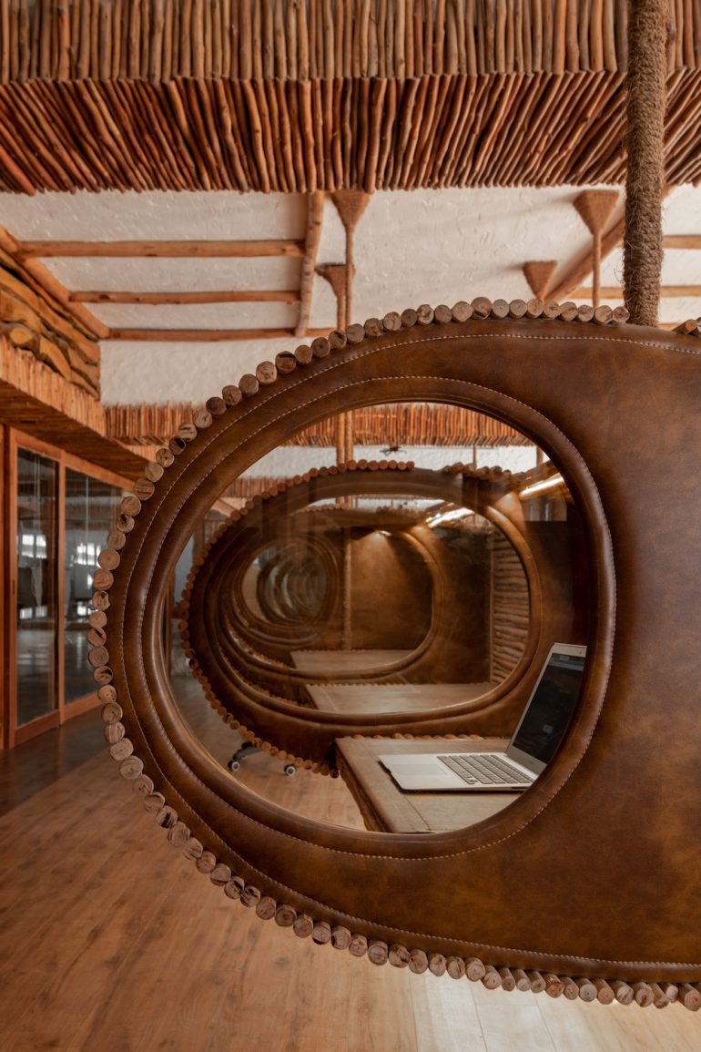 Earthitects Shared Workspace Features Inspiring Use of Natural Materials