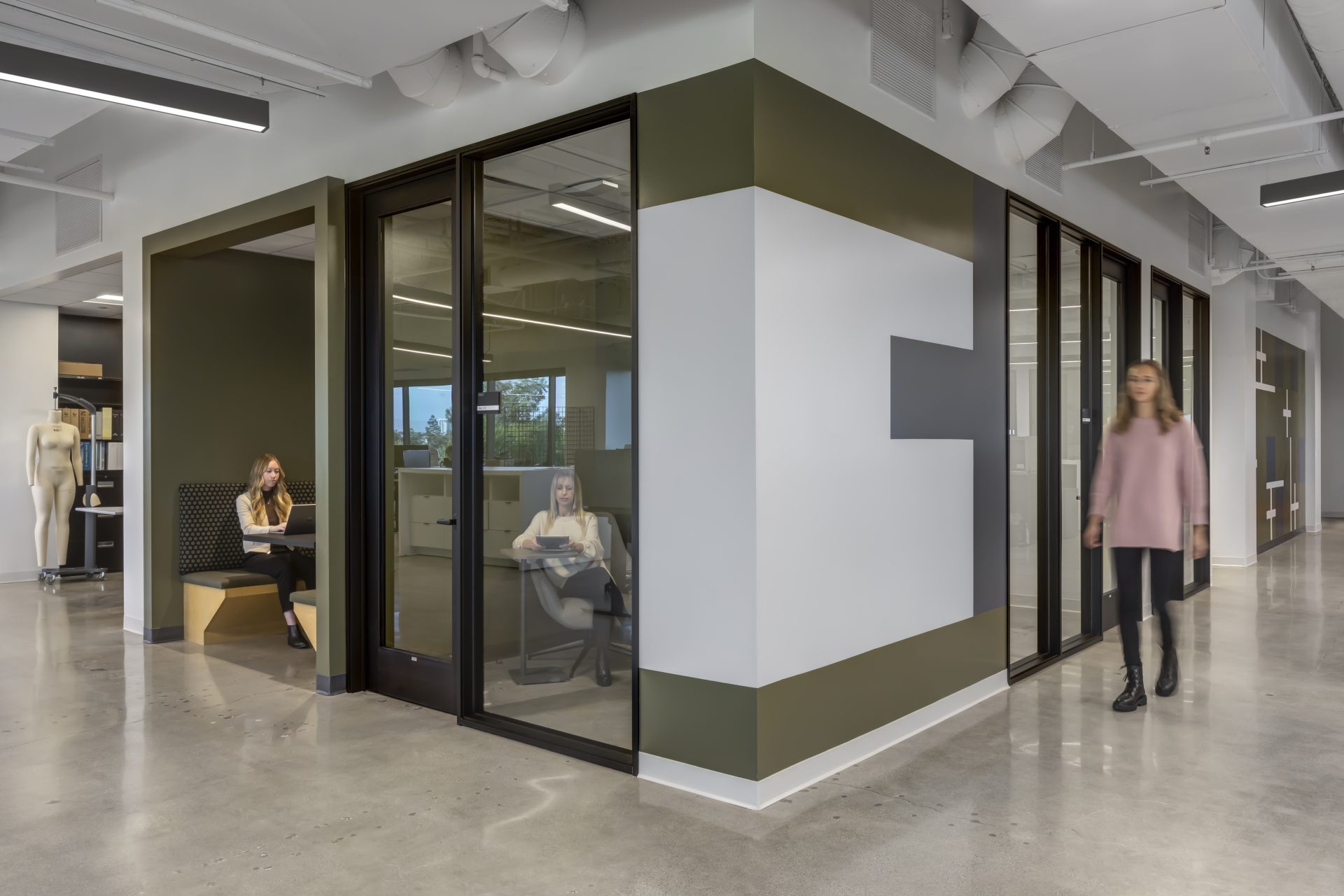 Hendy Delivers A Non-Hierarchical Headquarters for 5.11 Tactical in ...