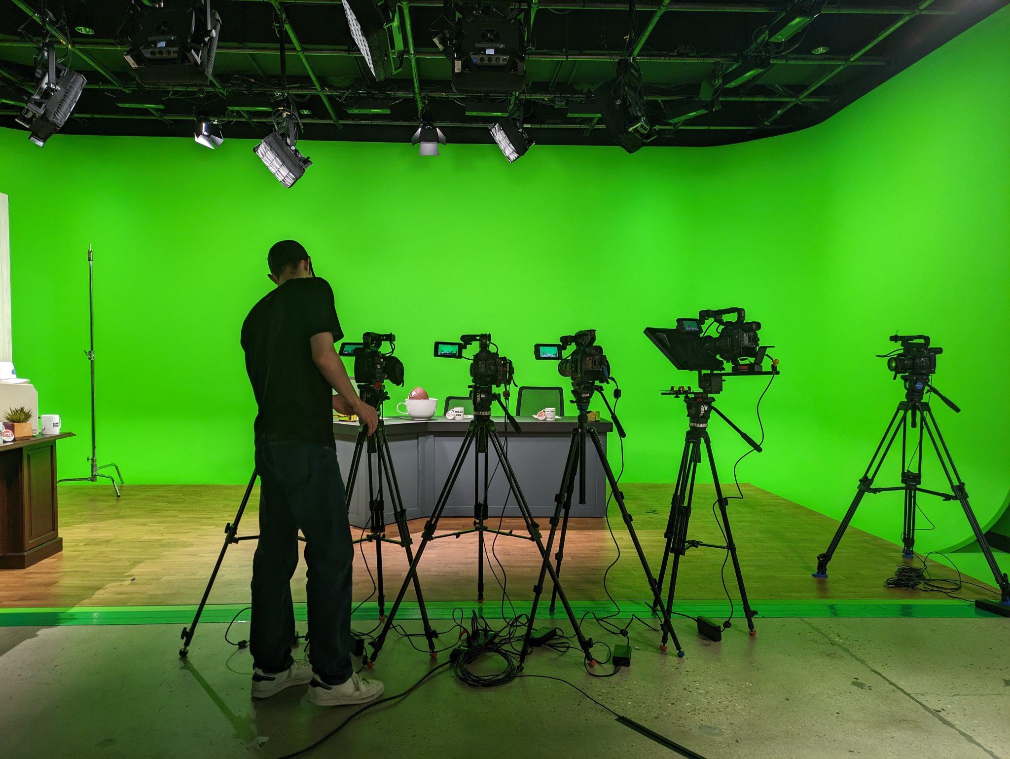 Barstool Sports Un-Offices its Chicago Space - Work Design Magazine