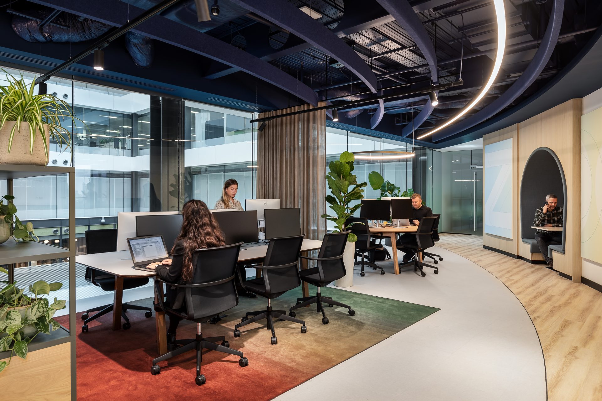 Blending the Physical and Digital World - Zoom's Office in London ...