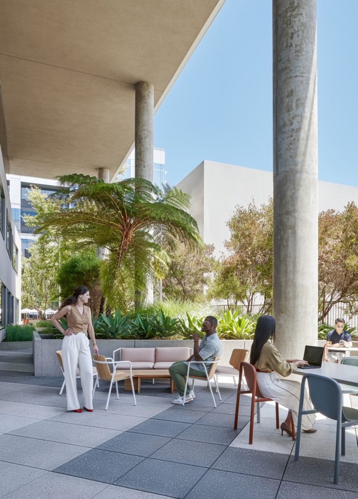Mid-Century Modern Flexibility at Edelman's LA office - Work Design ...