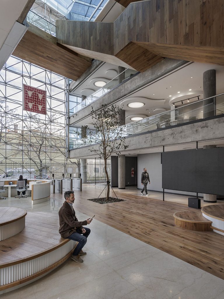 A Living Atrium: How Contract Workplaces Transformed Supermayorista ...
